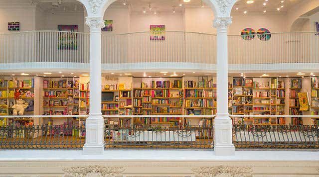 Carturesti Carusel - An incredible book store
